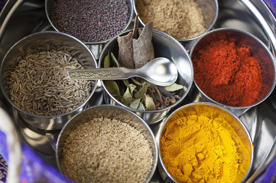 Monisha Bharadwaj 'The Indian Cookery Course ' Signed Copy & Spice Tin ...